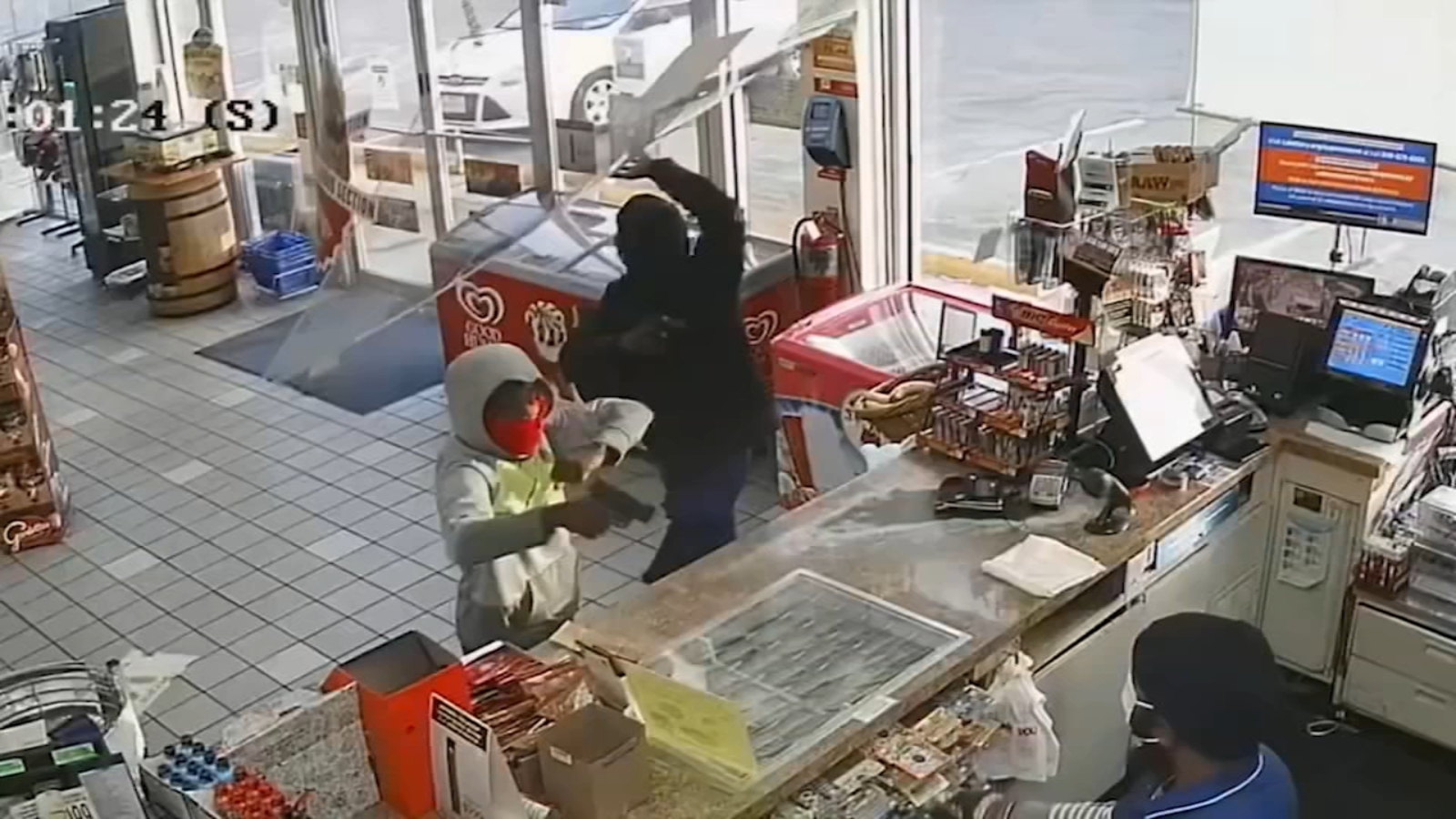 Houston crime: 2 robbers bypass plastic barrier and threaten clerk ...