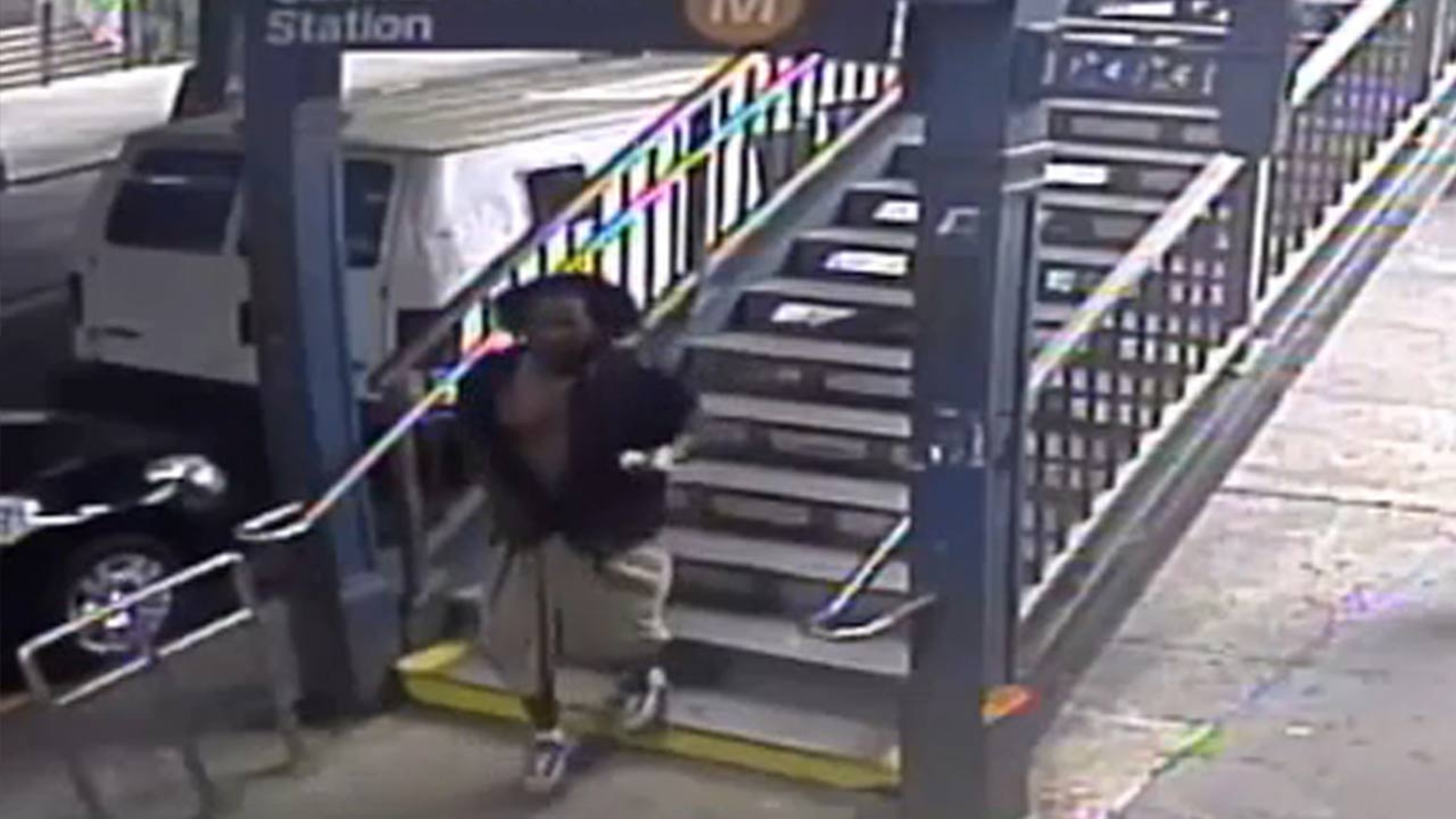 New York City subway riders robbed by man threatening with needle ...