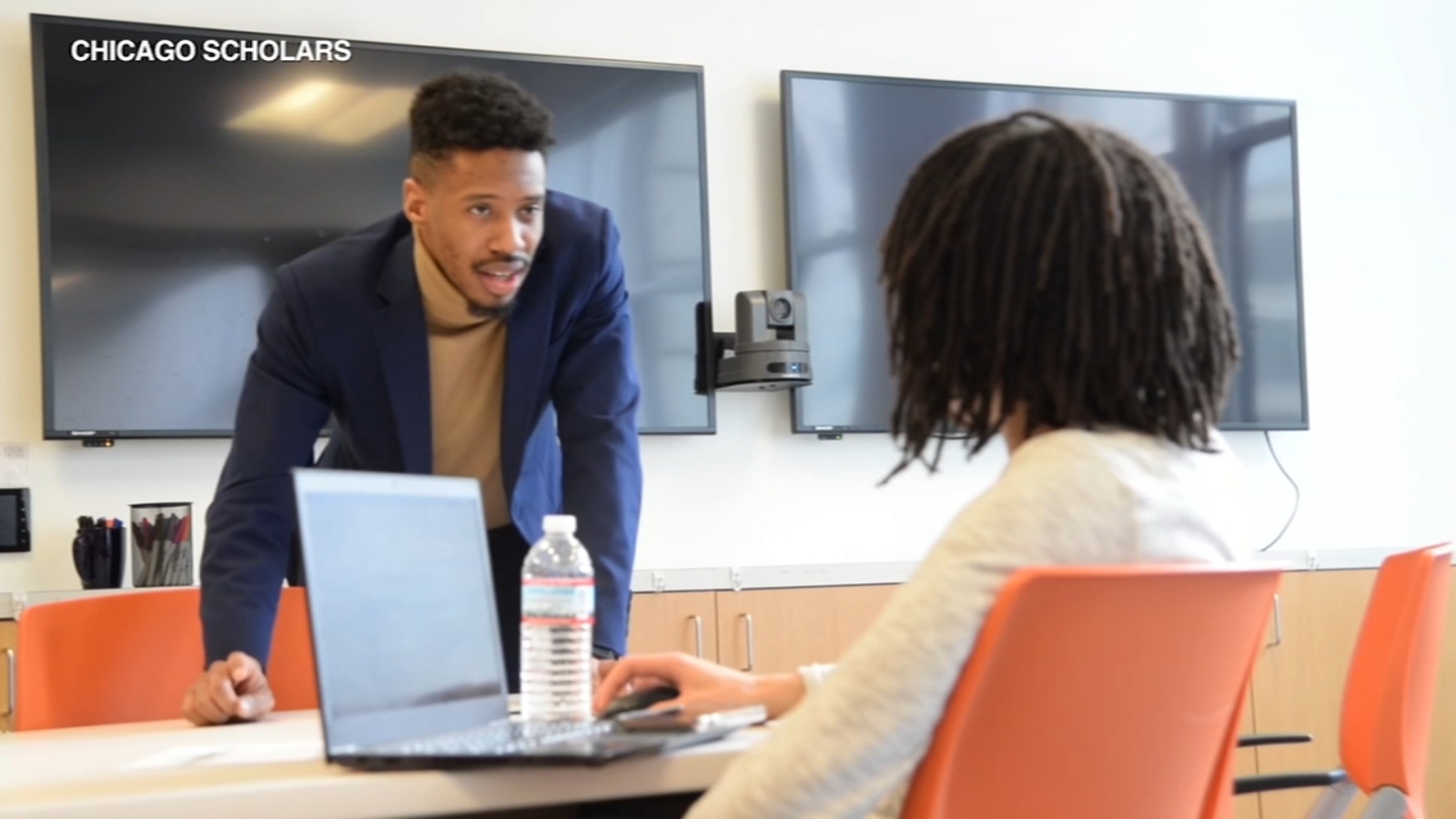 Chicago Scholars helps high school, college students navigate e ...