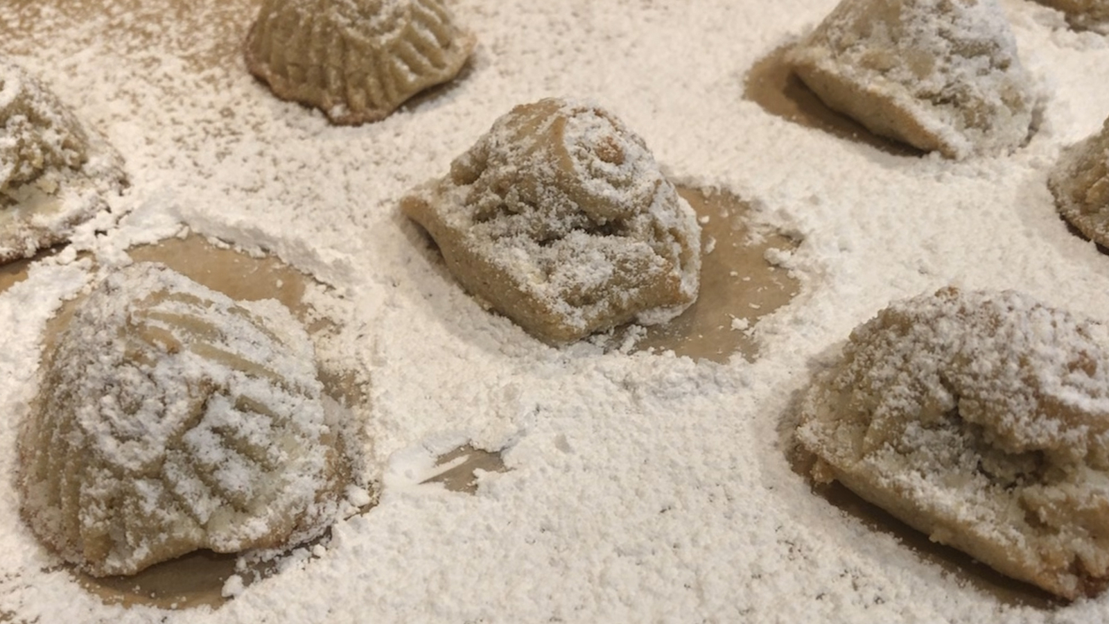 Beirut explosion: Chicagoan, Lebanese American Dani Abboud bakes ...