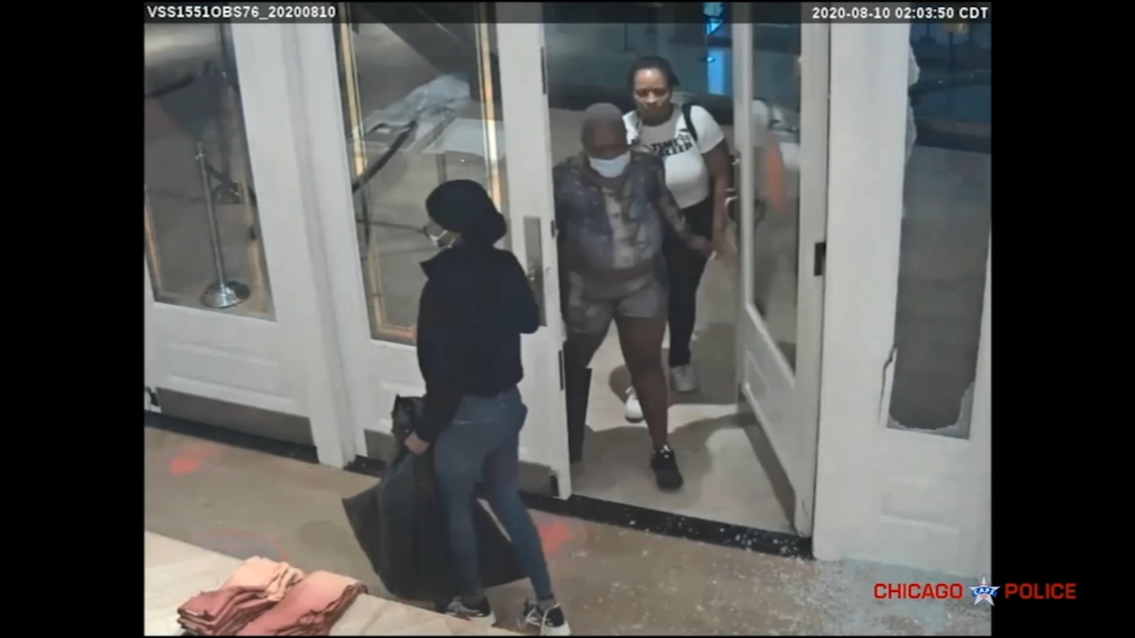 Chicago looting: New video released as FBI investigate hundreds of ...