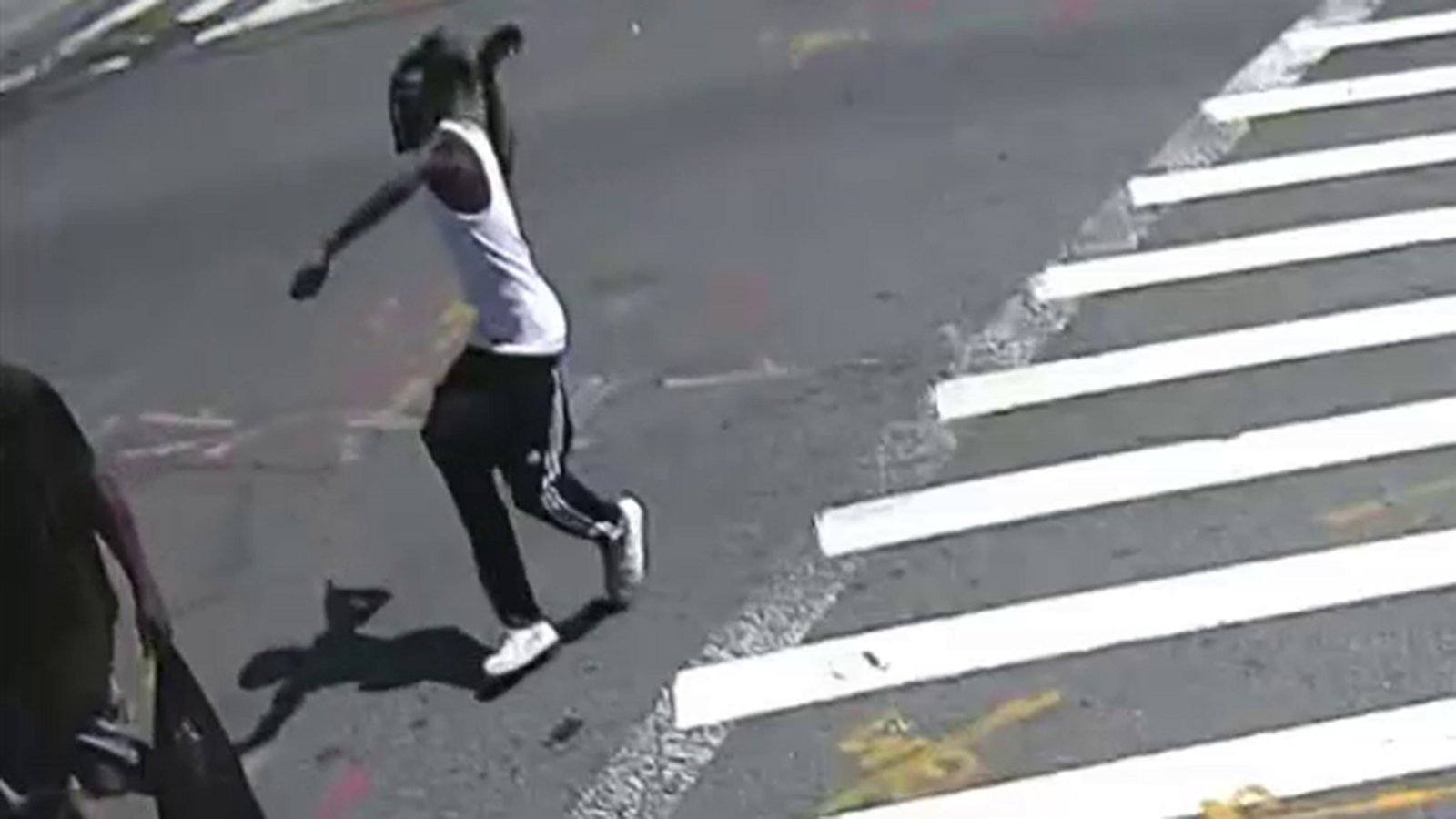 Random, unprovoked attack with a bottle injures man in NYC - ABC7 New York