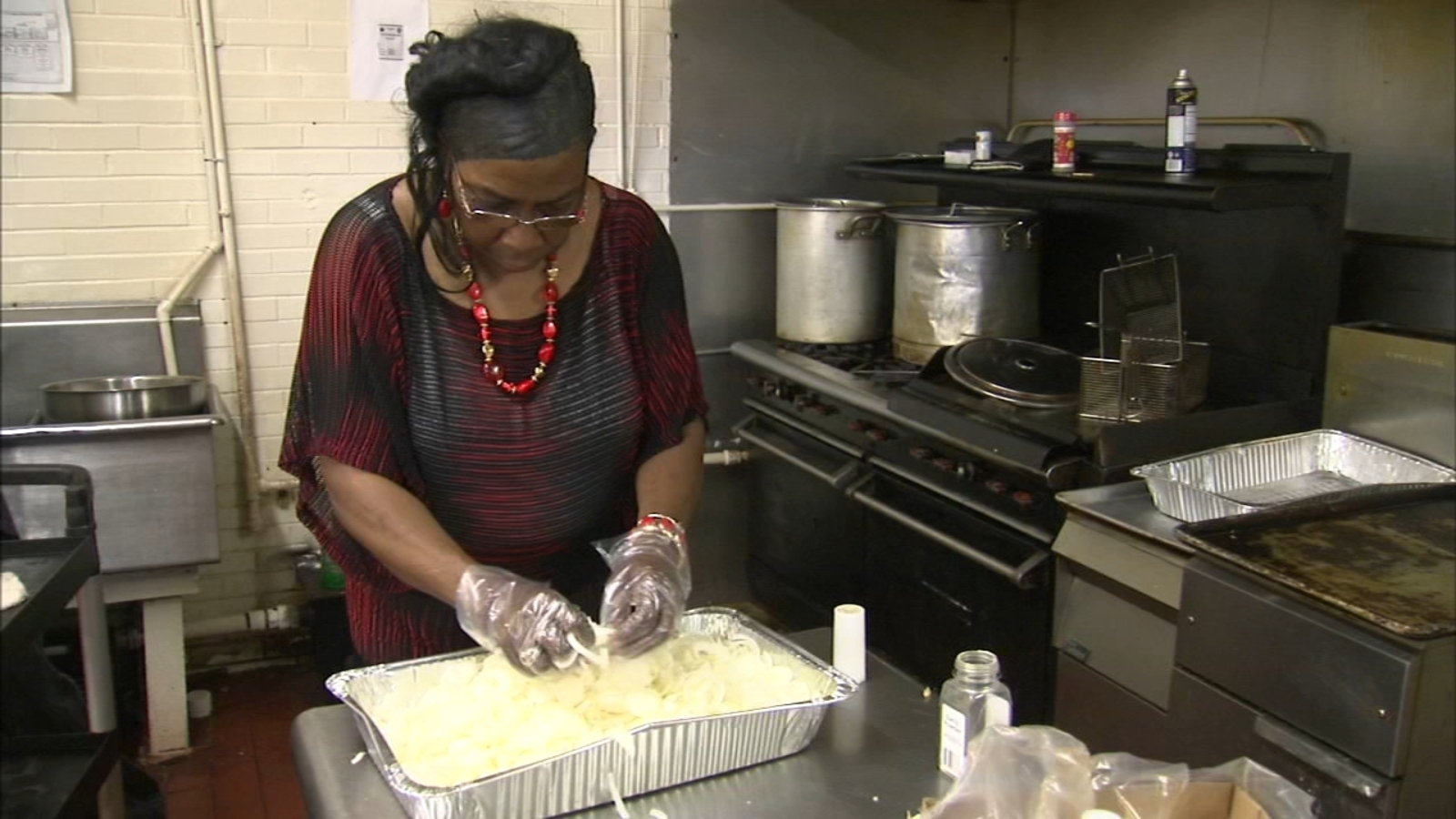 Mother Betty Price, who ran Englewood soup kitchen Feed, Clothe and ...