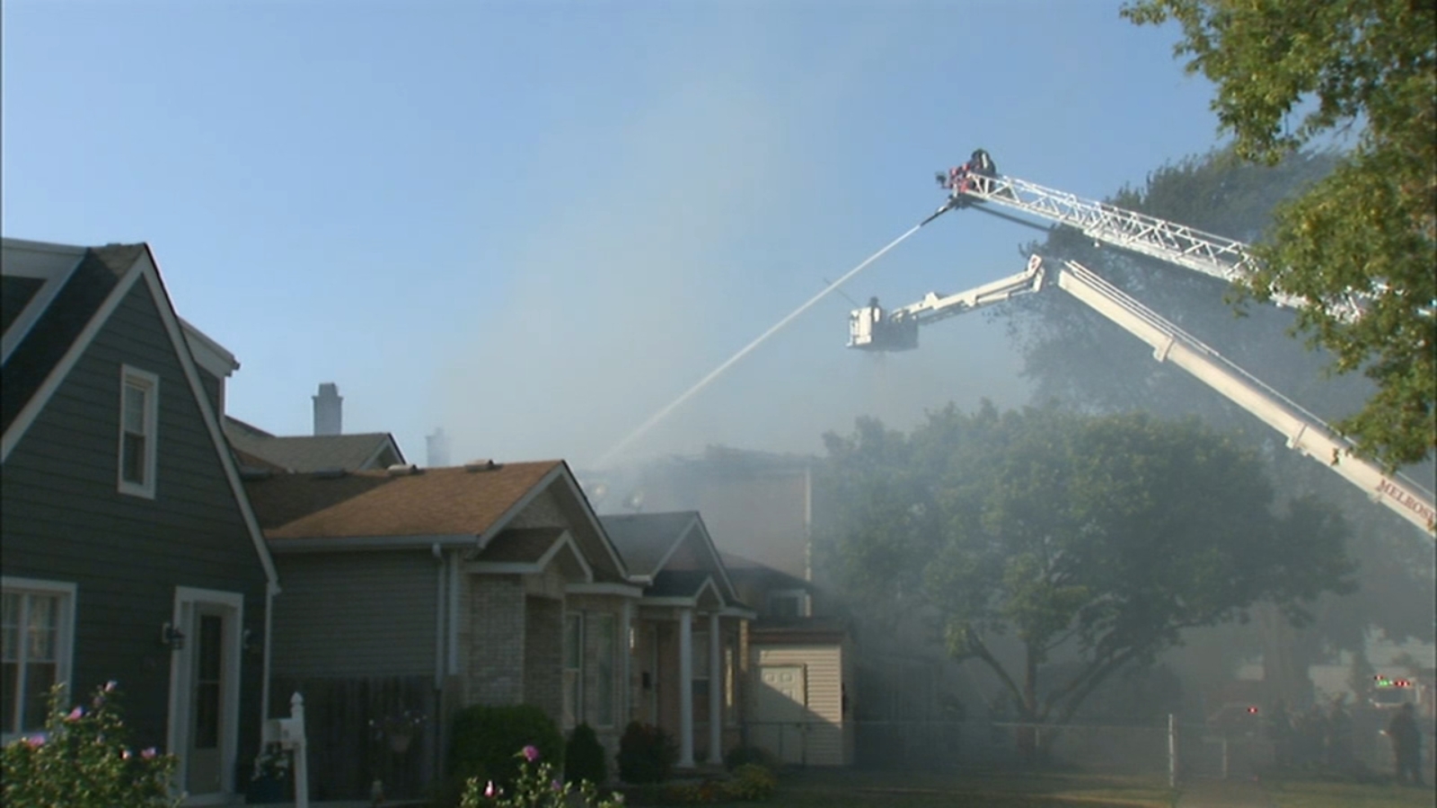 Stone Park apartment fire spreads to 3 separate 3-flat buildings ...