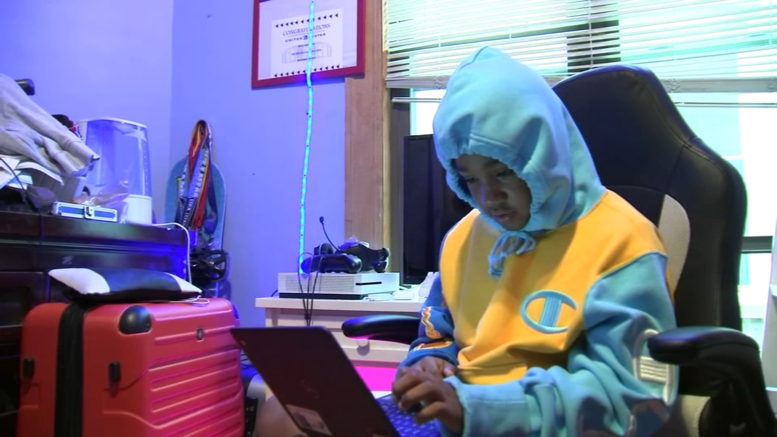 Chicago Public Schools student attendance 2020 down 10% 1st day of ...