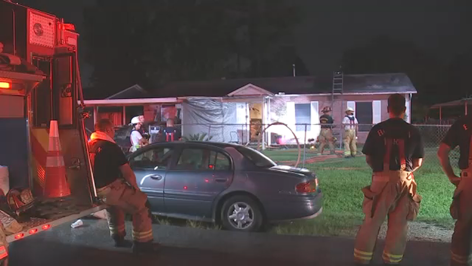 Houston firefighters survive roof collapse in northeast side ...