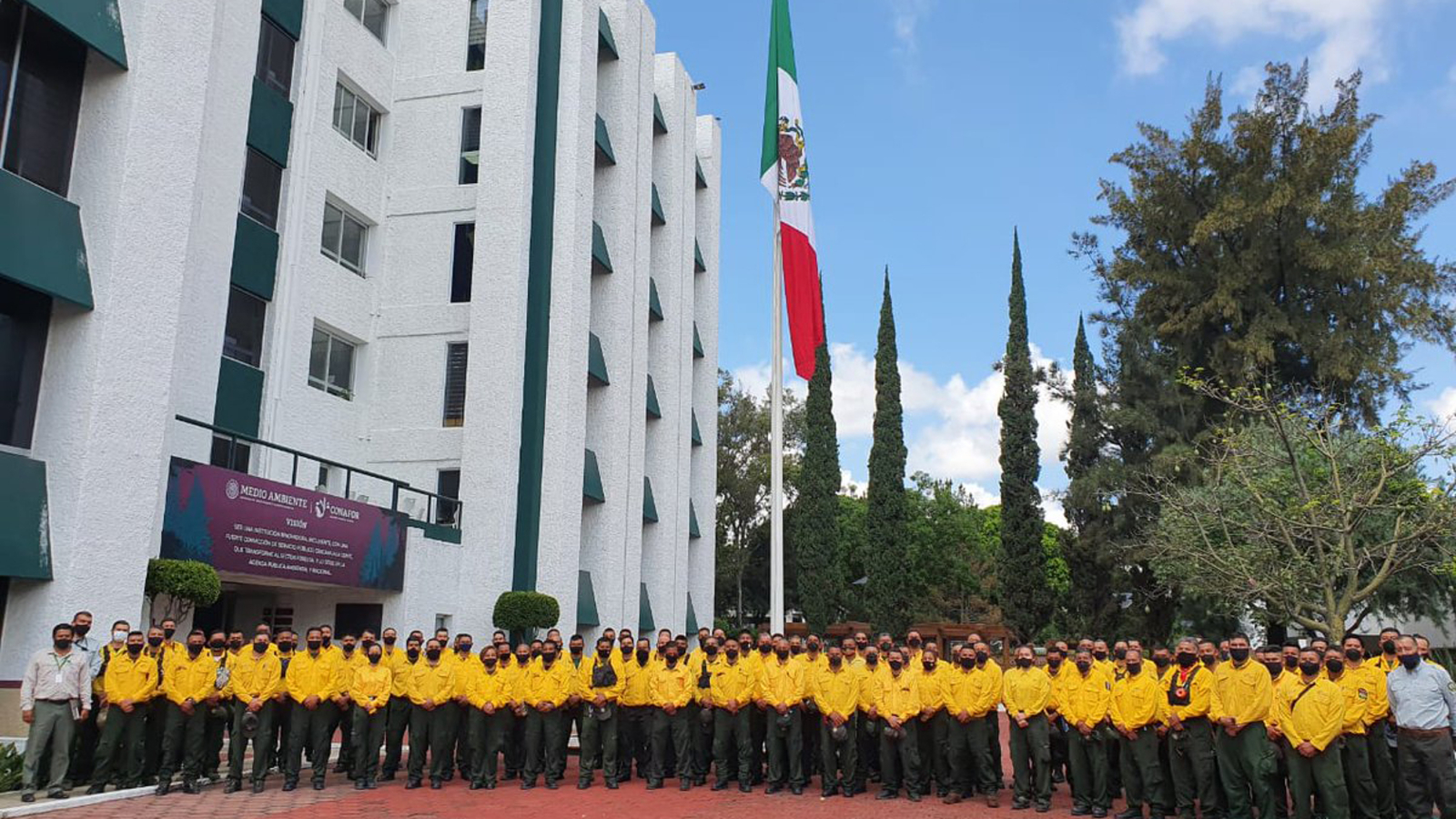 100 firefighters from Mexico coming to help fight SQF Complex Fires in ...