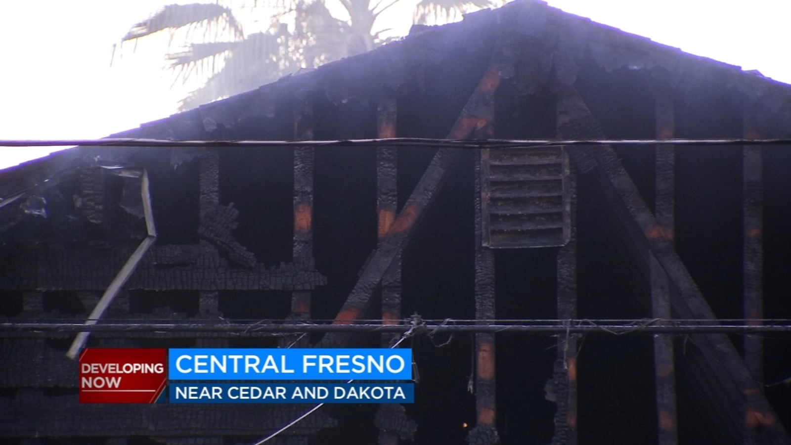 7 displaced after fire destroys apartment complex in central Fresno - ABC30 Fresno