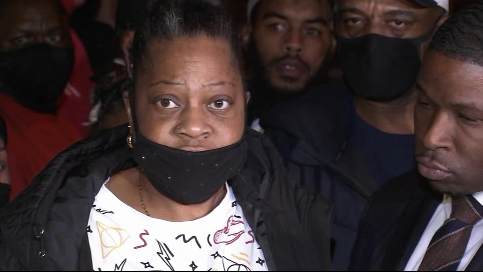 Walter Wallace Jr.'s family members reacts to fatal police shooting in ...