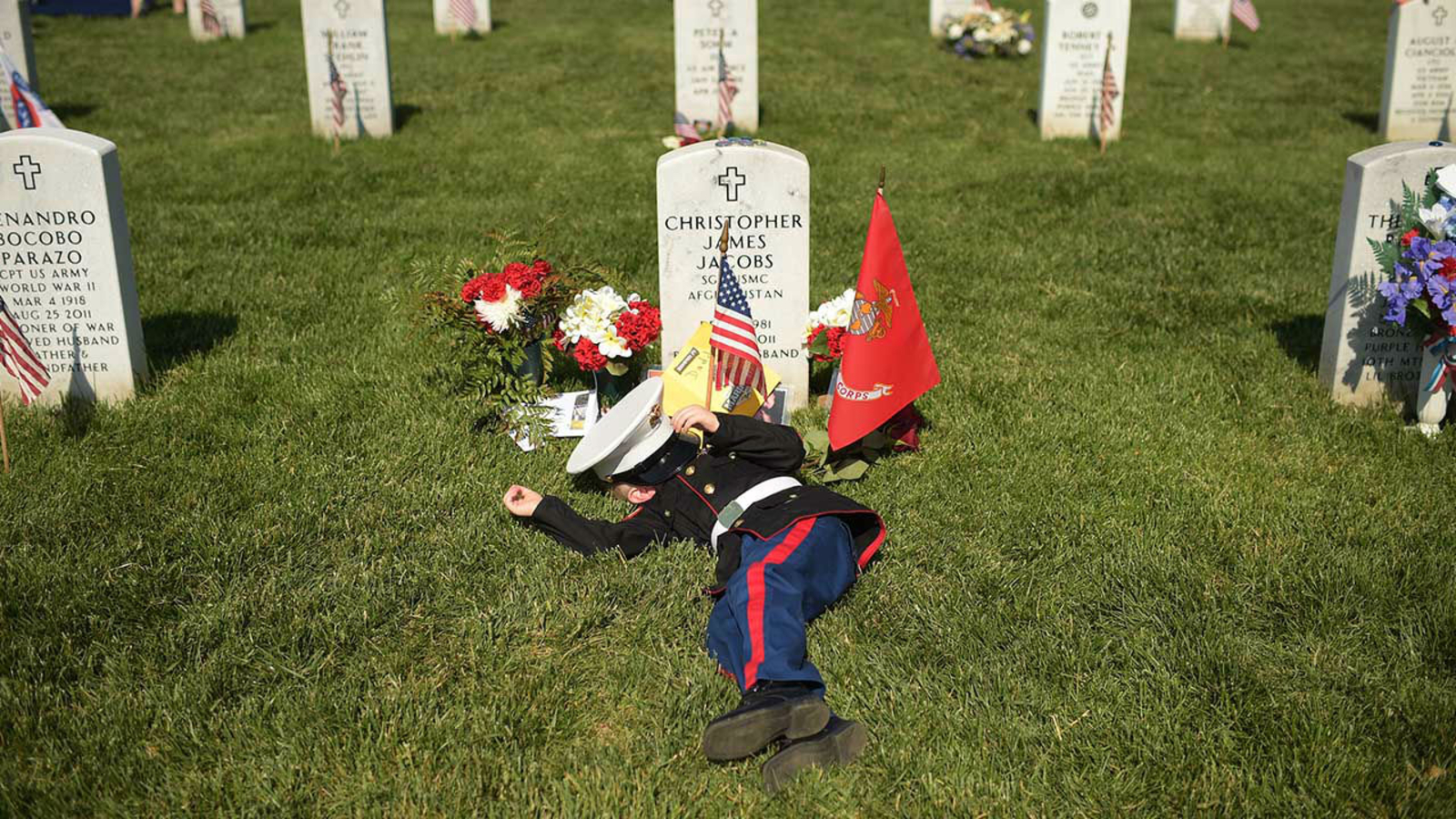 PHOTOS: Child gives emotional plea at grave of Marine father at ...