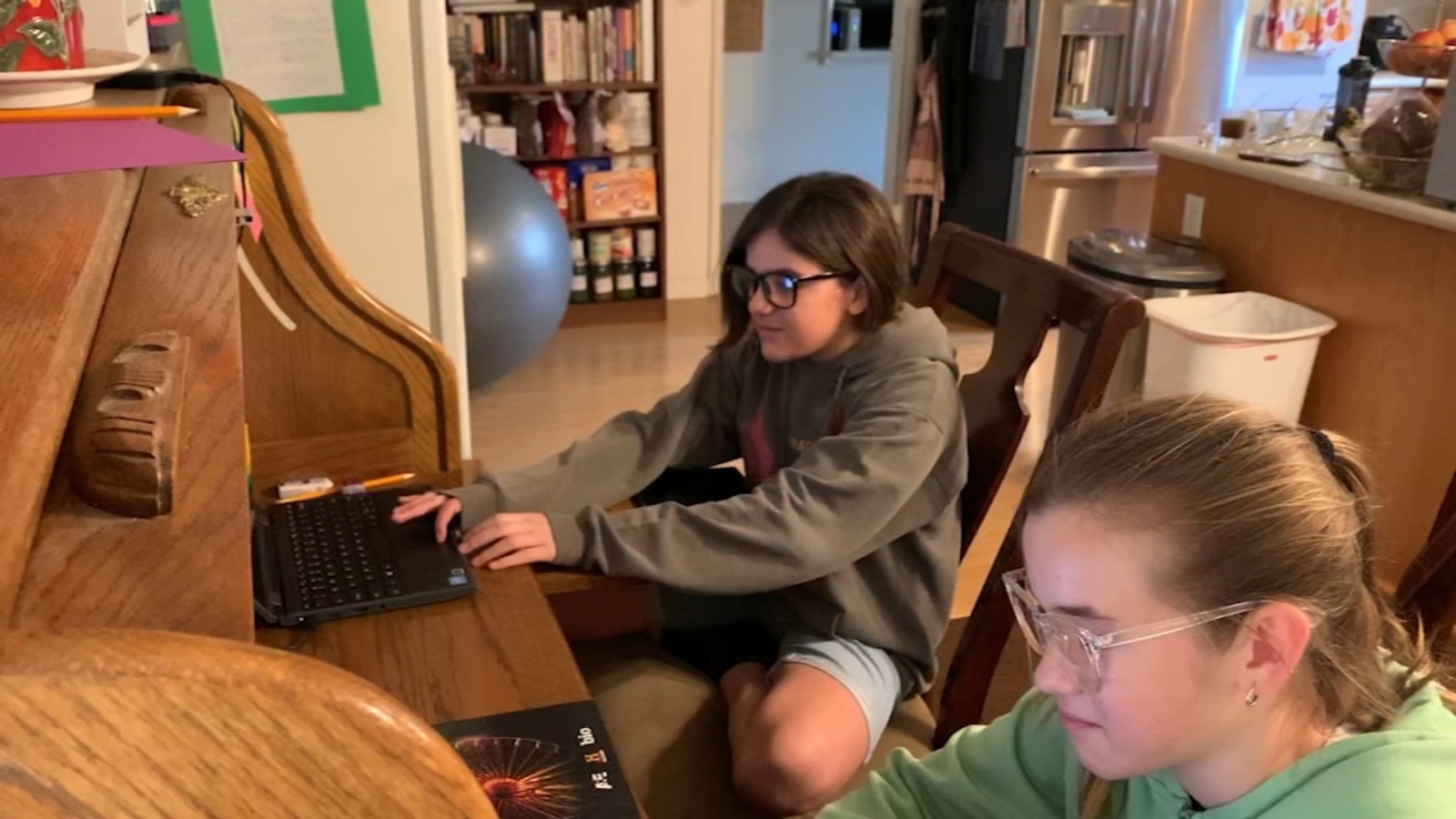 As students distance learn, eye doctors see increase in eye strain ...