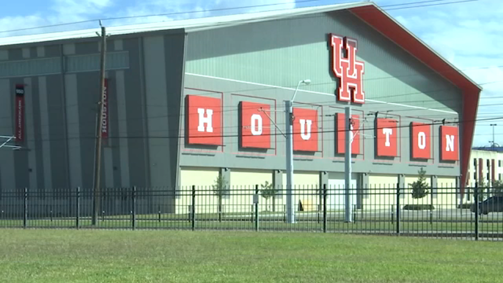 Coach Kelvin Sampson and assistant coach Kellen Sampson sit out of UH ...