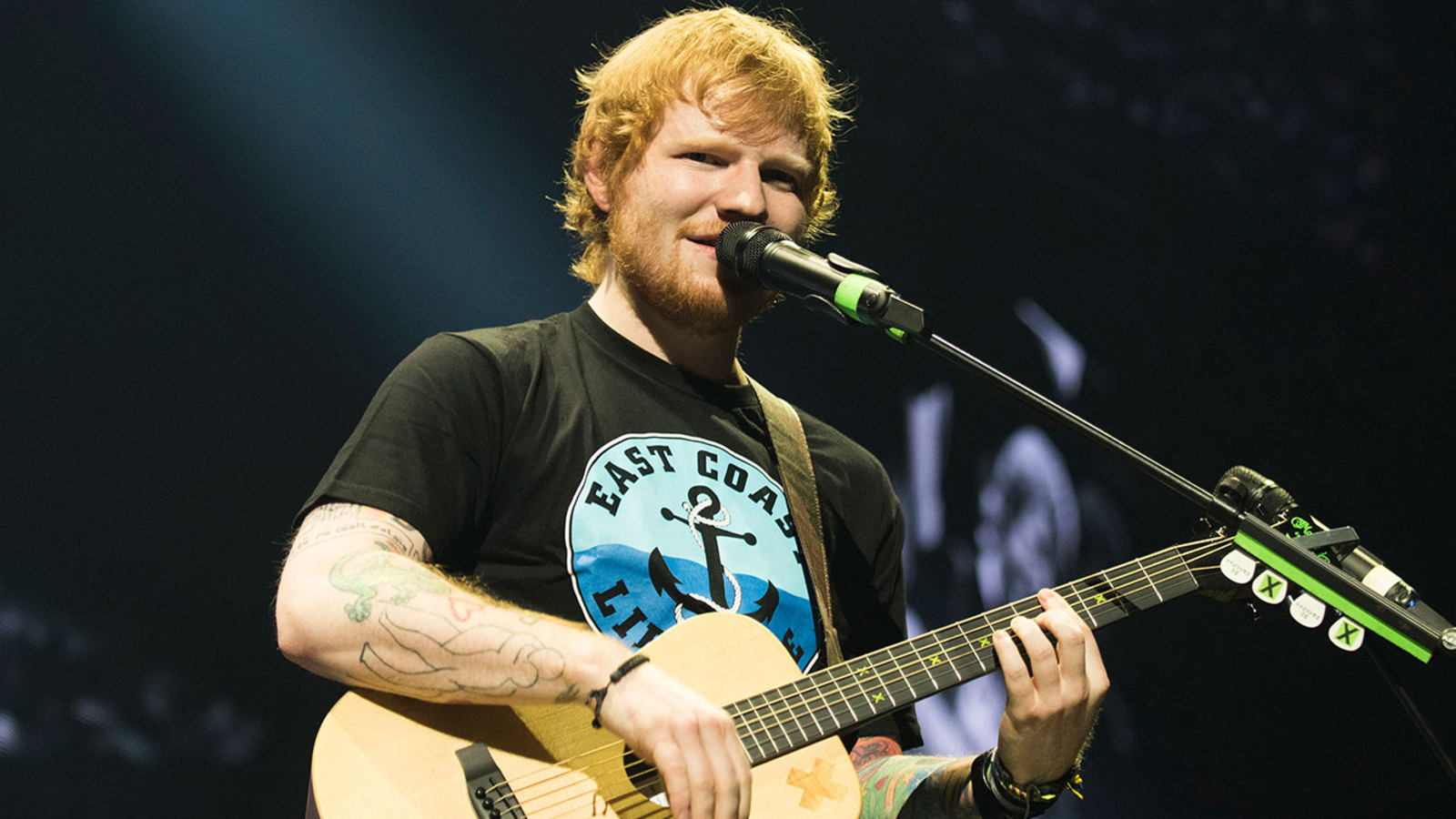 VIDEO: Ed Sheeran surprises fan with duet at Edmonton Mall - 6abc ...