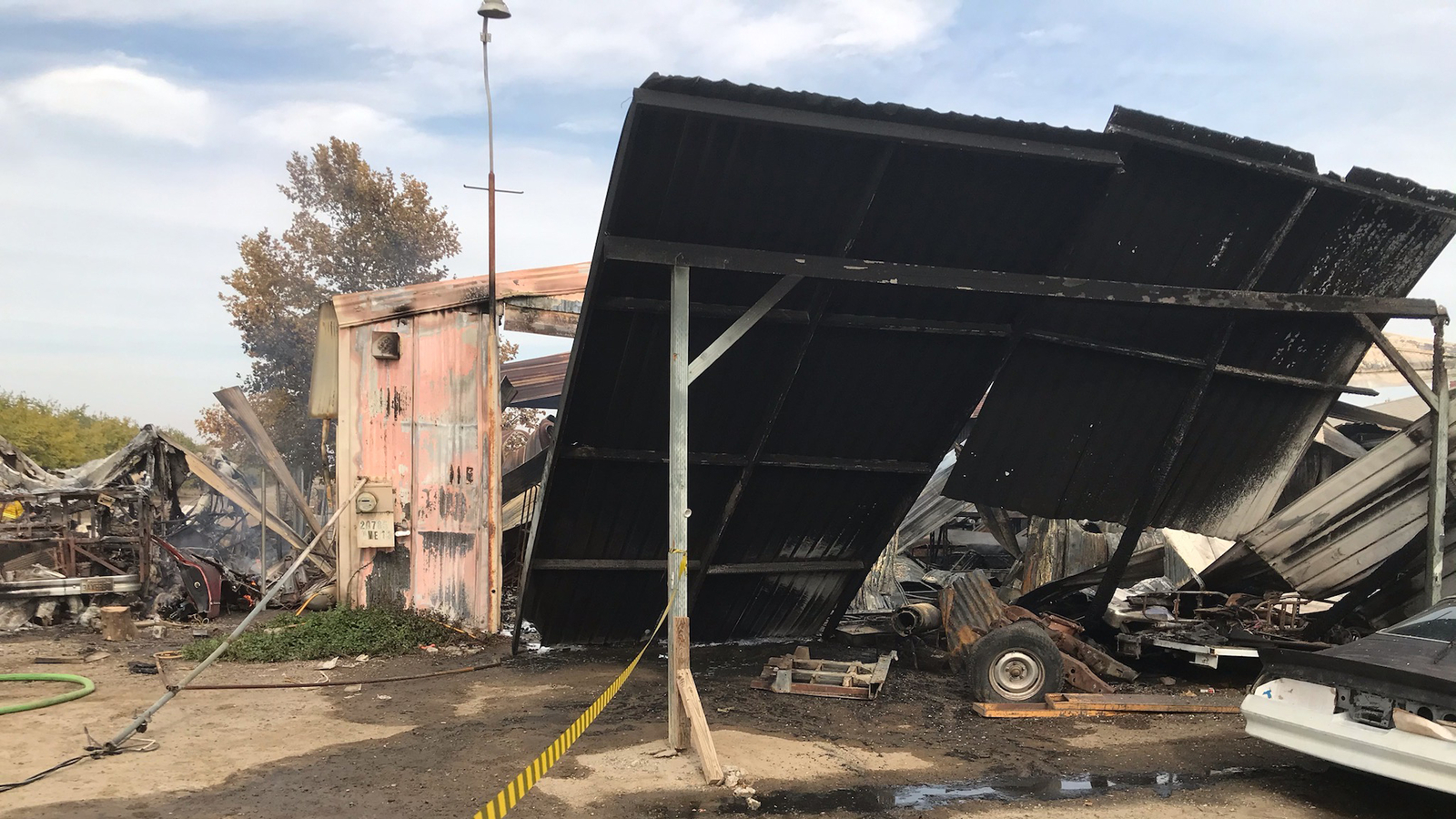 1 dead after RV fire in Madera County spreads to shed and multiple cars - ABC30 Fresno
