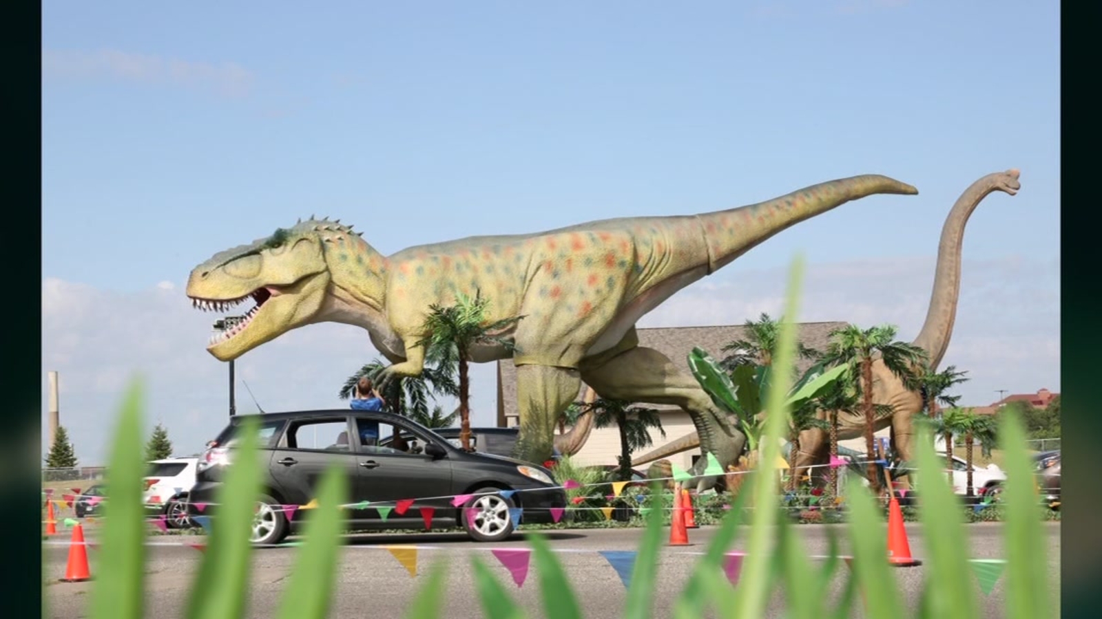 Drive-thru Dinosaur Adventure at Alameda Co. Fairgrounds features life ...
