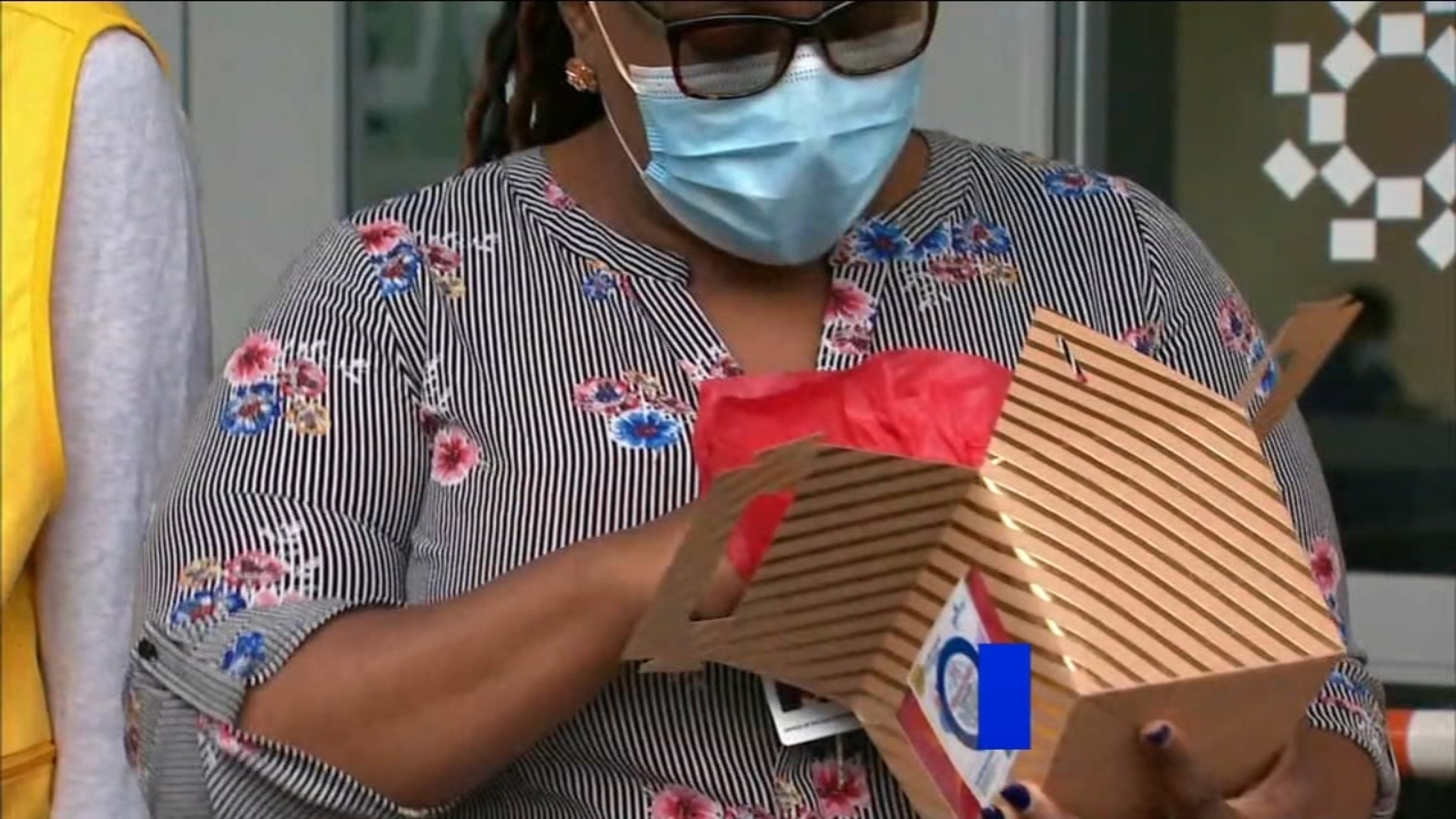 NJ volunteers come together to bring gifts to frontline workers - ABC7 ...