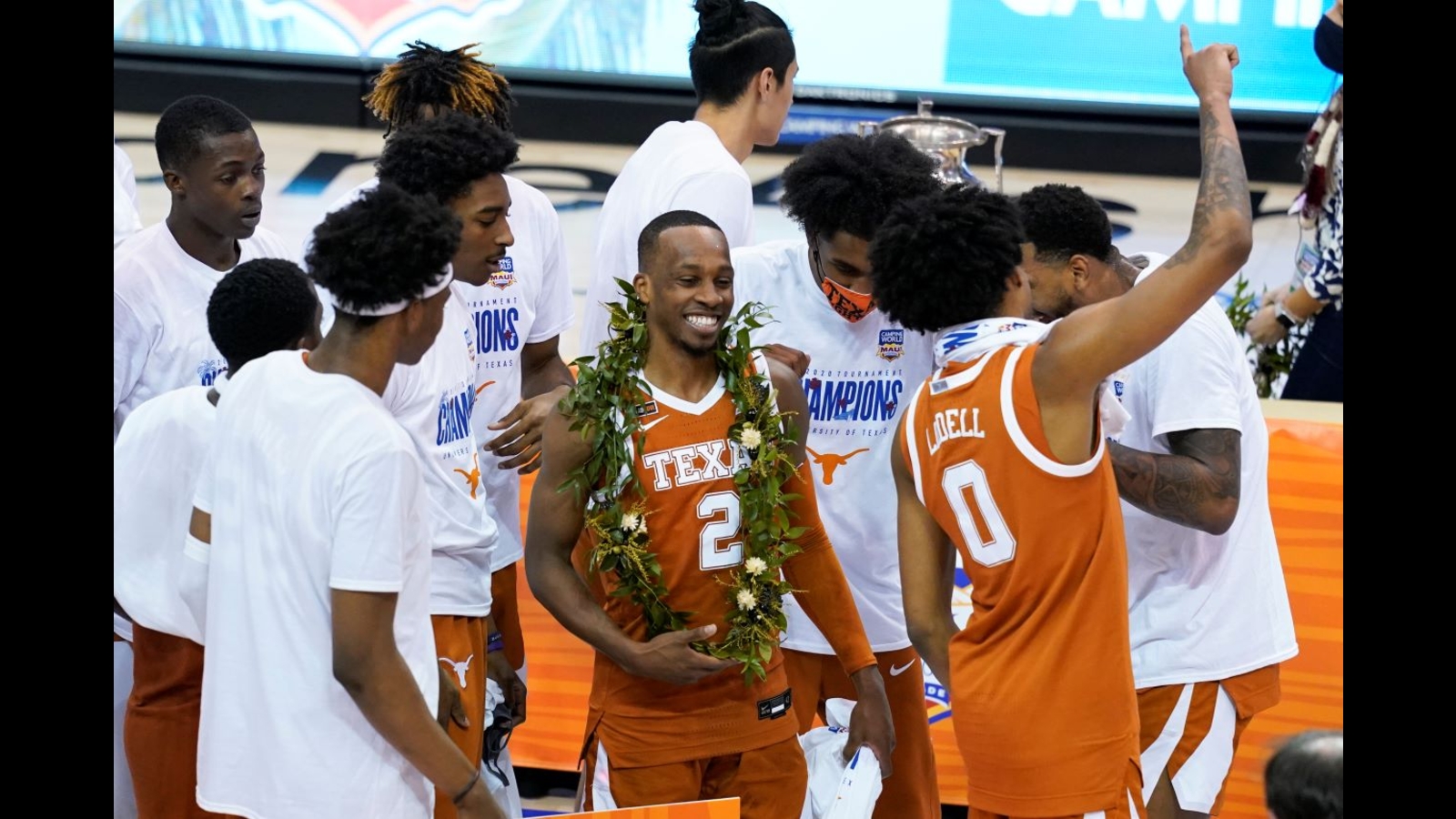 No. 17 Texas continues mastery of UNC, wins Maui title, 69-67 - ABC11 ...