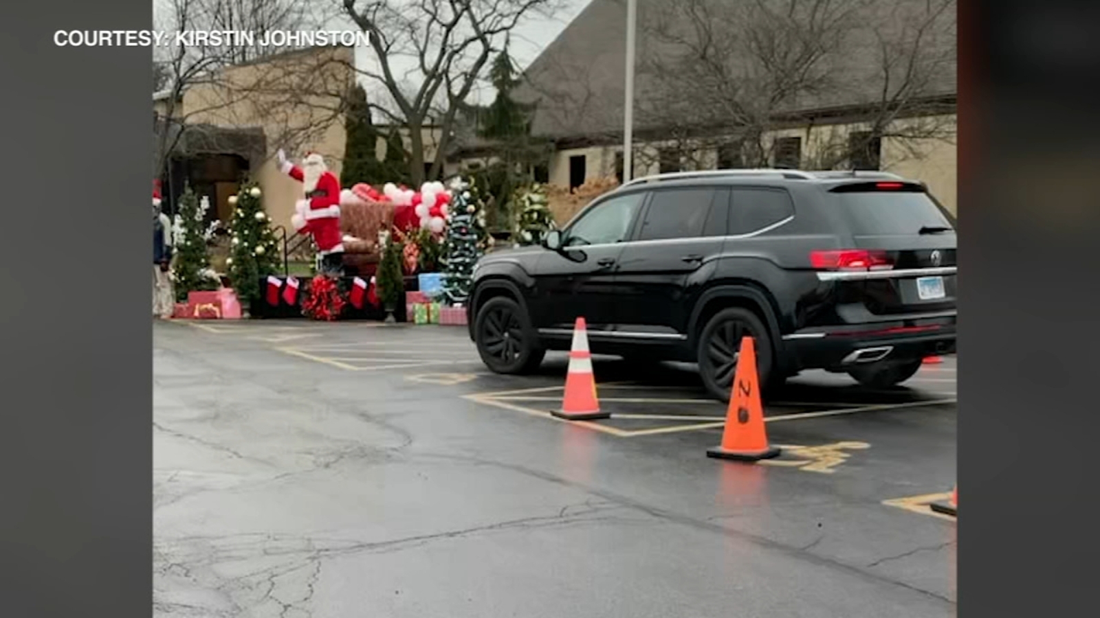 Notre Dame Parish in Clarendon Hills hosts drive-thru Santa event ...