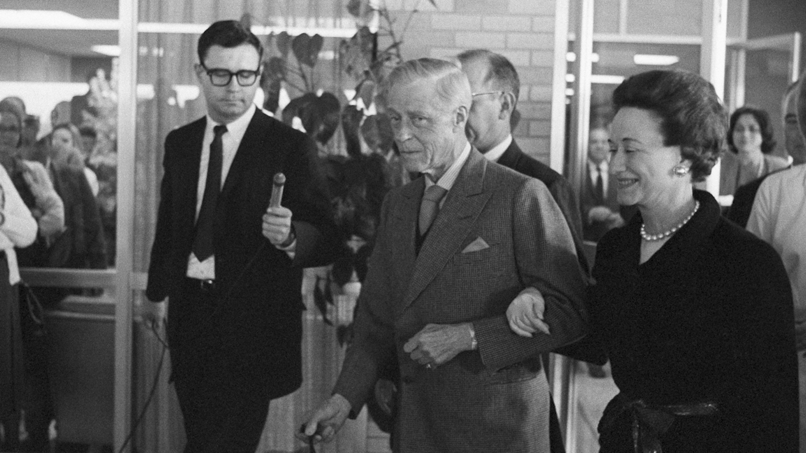 ON THIS DAY: Former King of England, the Duke of Windsor, arrives in ...