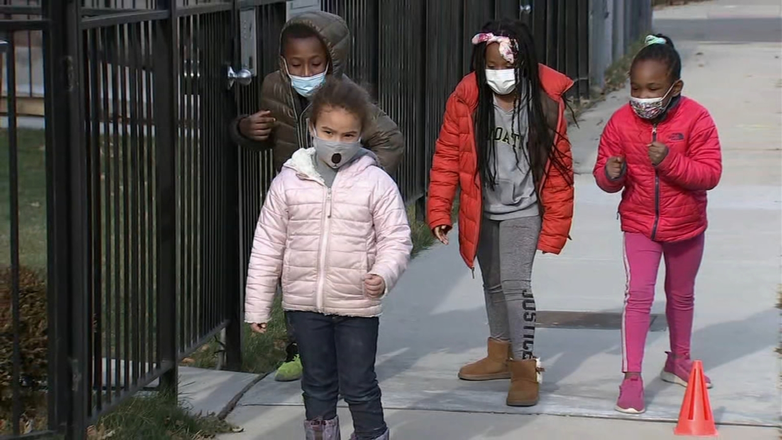 Coronavirus Chicago: Bronzeville families safely keep kids busy on ...