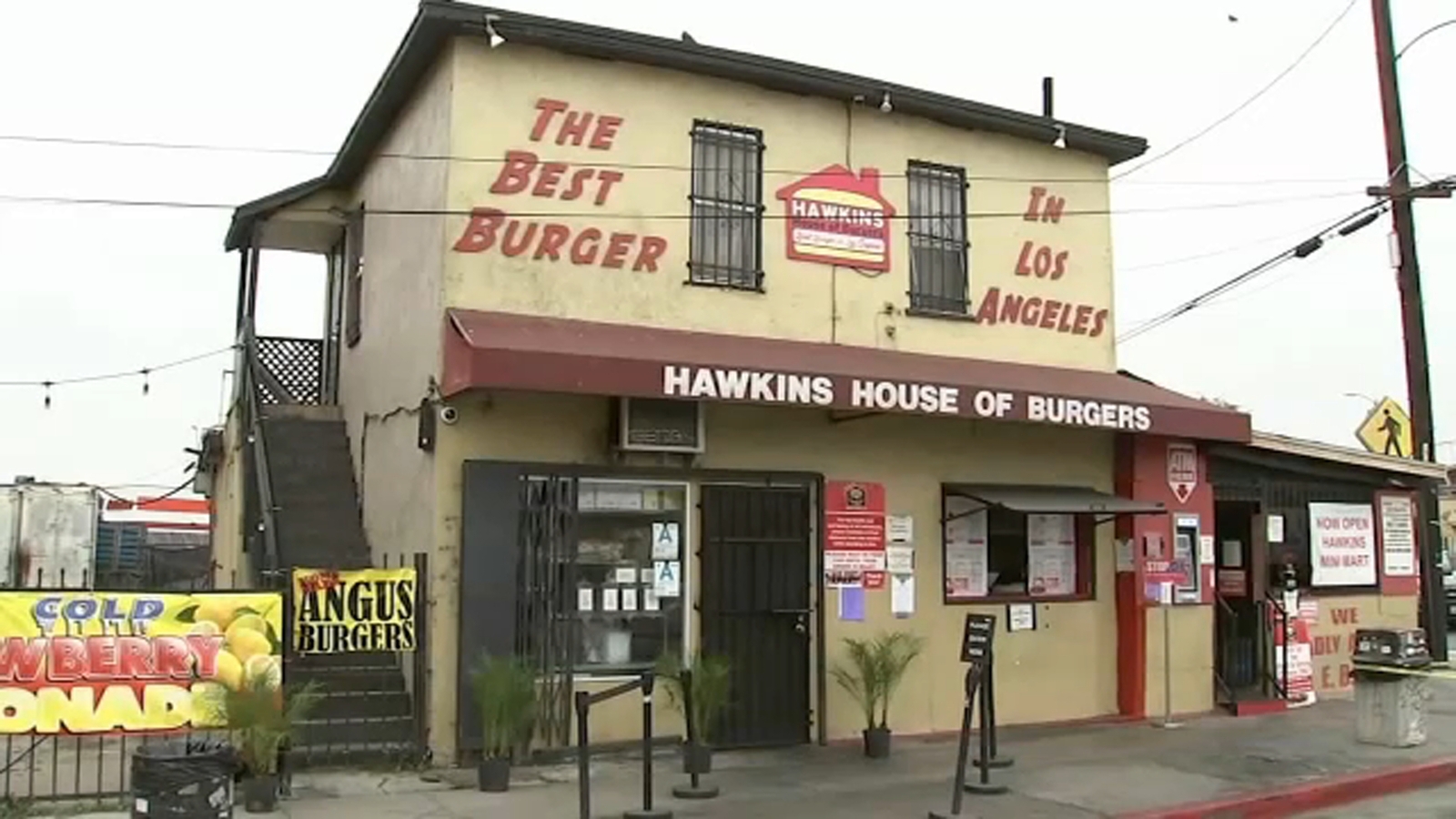 Local regulars keep Willowbrook burger joint Hawkins House of Burgers ...