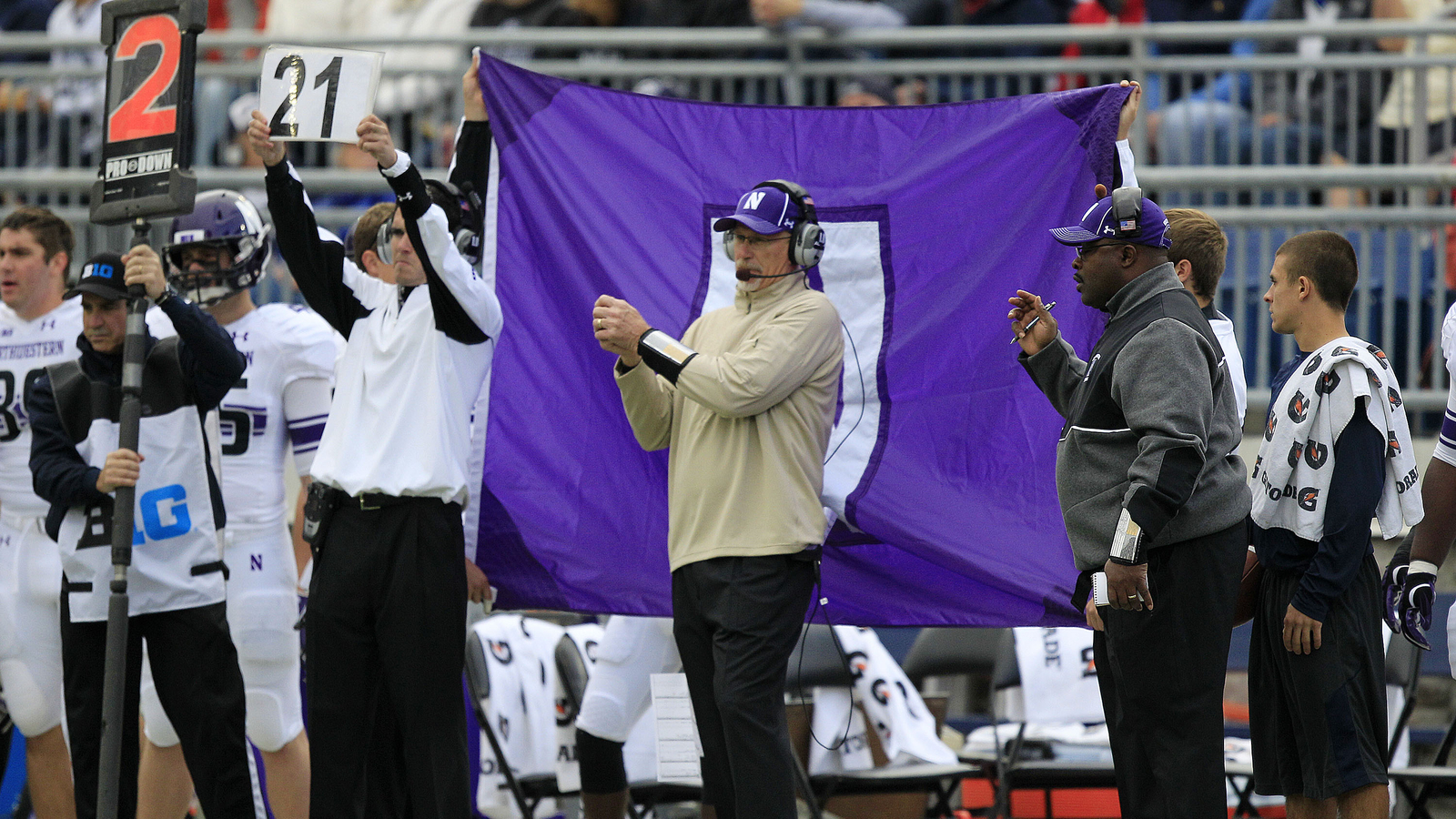 Northwestern University football defensive coordinator Mike Hankwitz ...