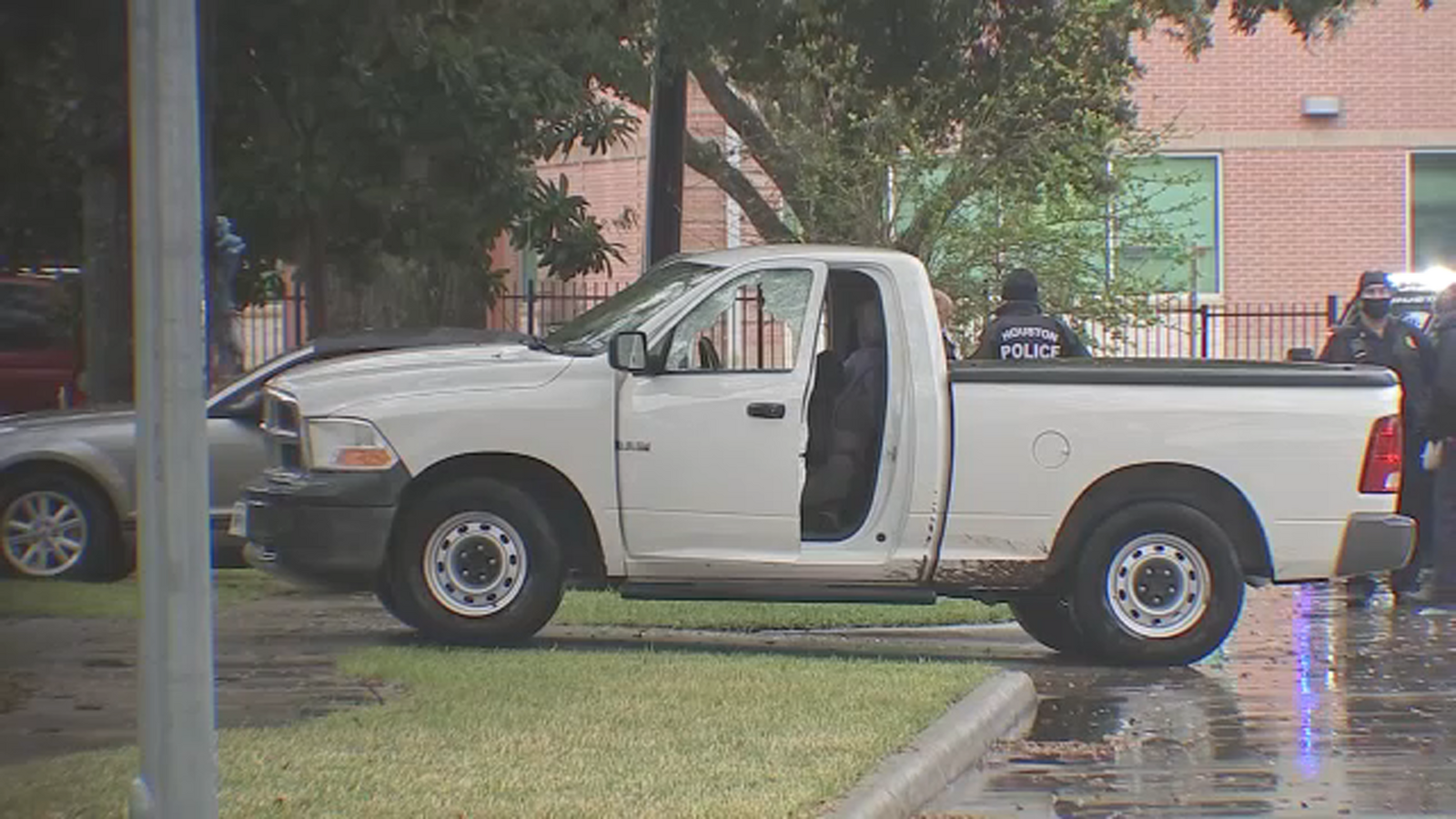 Off-duty Harris County Sheriff's Office deputy in custody after firing ...