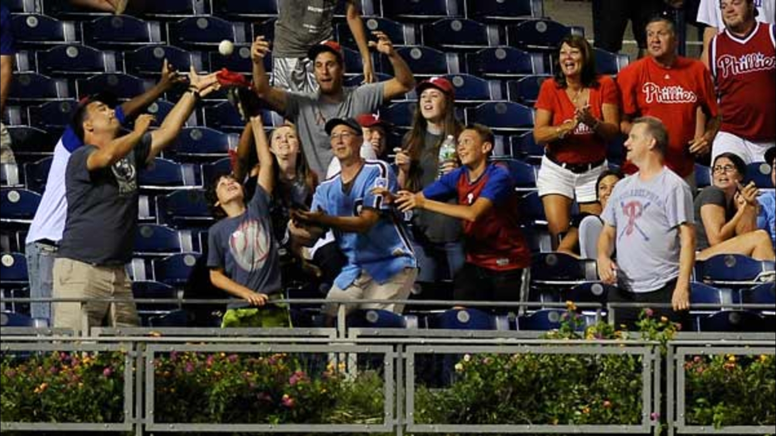 Phillies lose to Braves in front of smallest crowd in Citizens Bank ...
